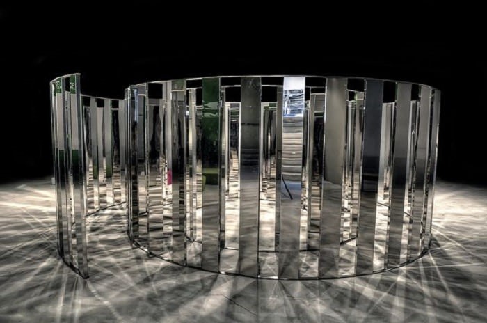 16 Glorious examples of using mirrors in art